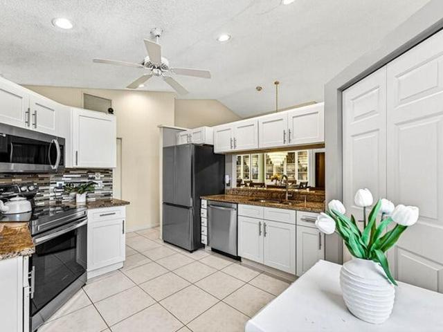 7888 Lexington Club Blvd Apt B, Delray Beach, FL 33446