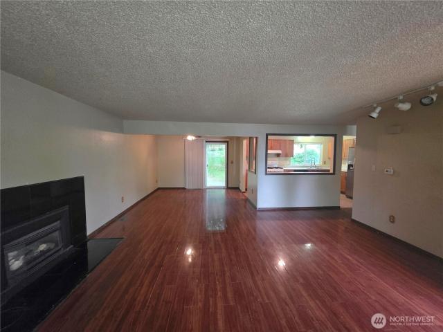 7880 Oxbow Avenue NE