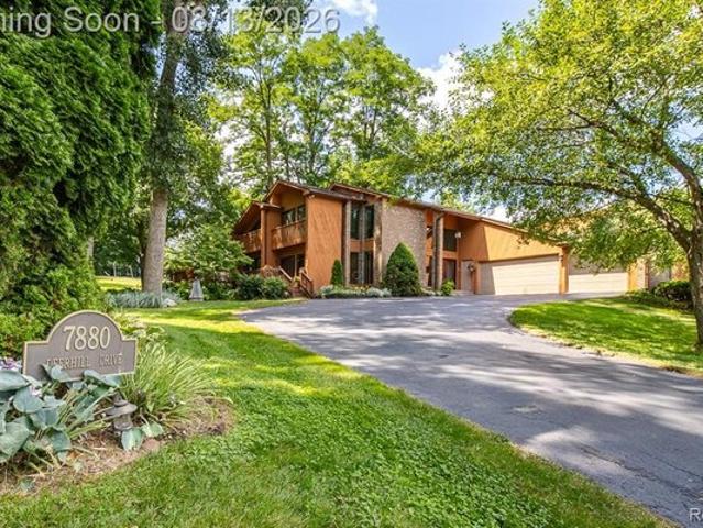 7880 Deerhill Dr, Independence, MI 48346