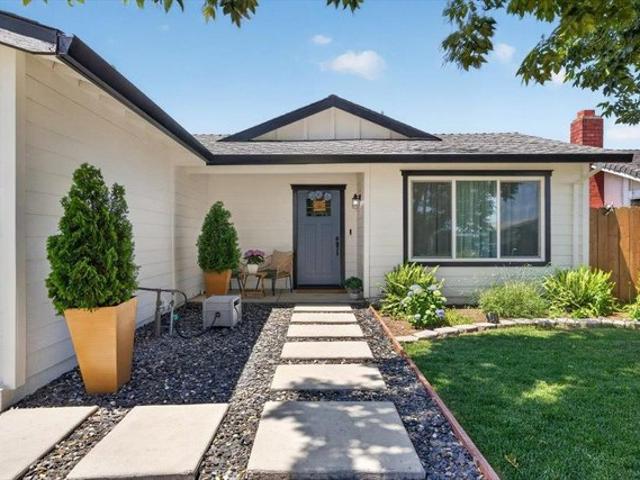 7880 White Tail Way, Sacramento, CA 95823