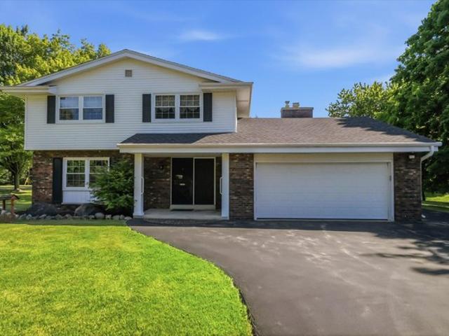 7881 Hill N Dale Ct, Cedarburg, WI 53012