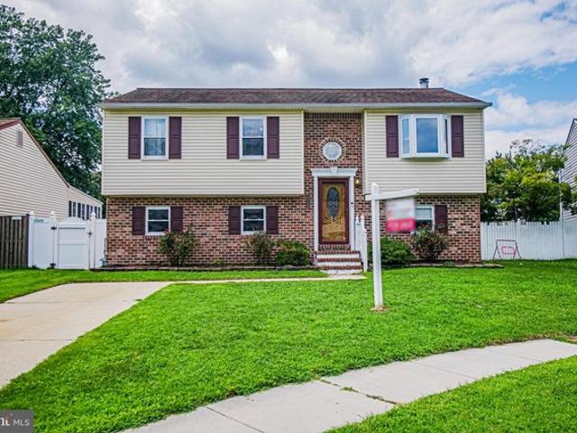 7882 Brighton Ct, Pasadena, MD 21122