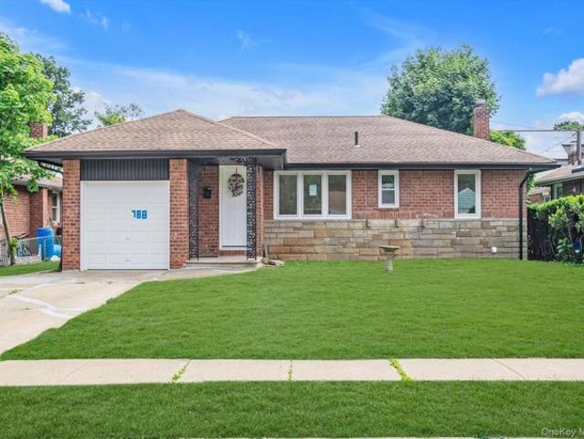 788 Dean Dr, Baldwin, NY 11510