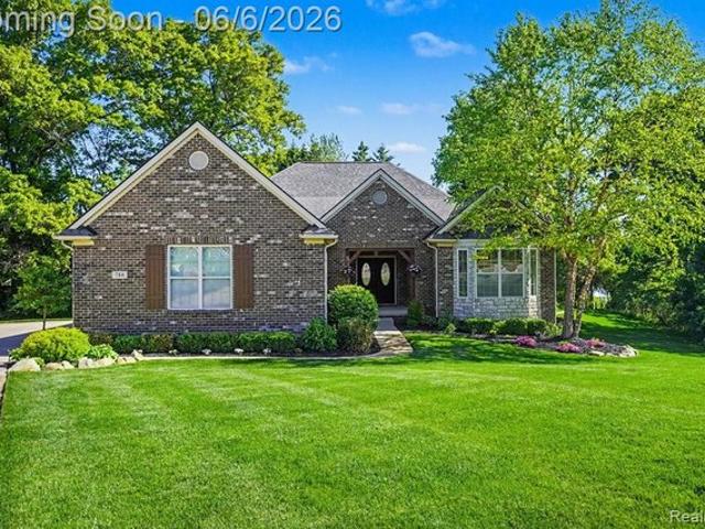 788 Fish Lake Ct, Oxford Township, MI 48371