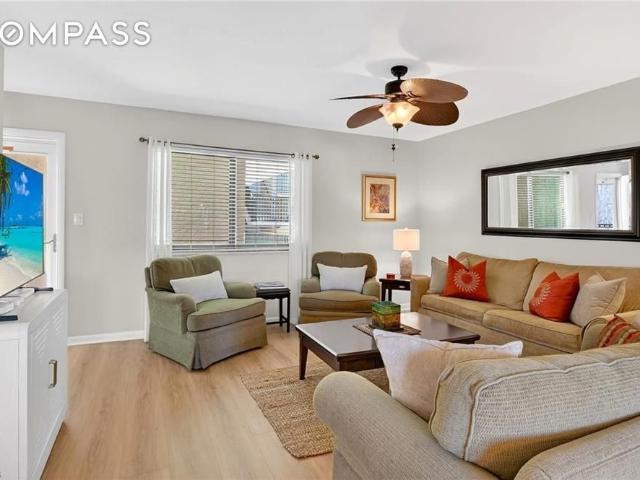 788 Park Shore Dr B22, Naples, FL