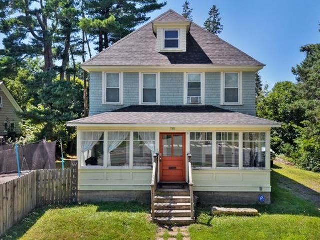 788 Union St, Bangor, ME 04401