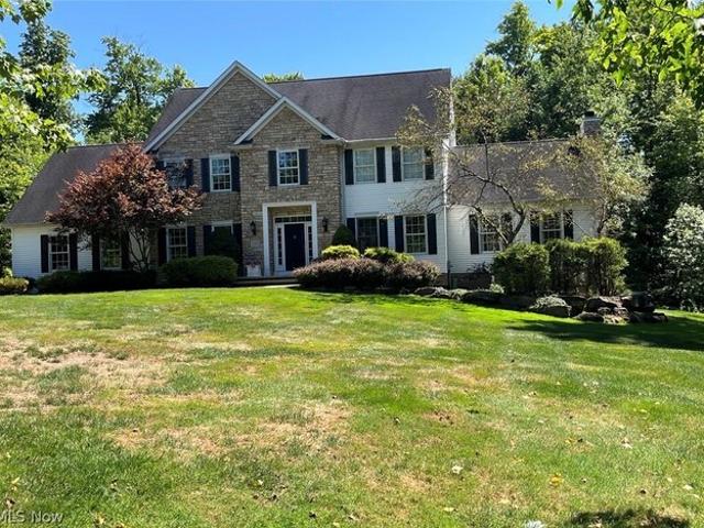 7895 Arlington Dr, Chesterland, OH 44026
