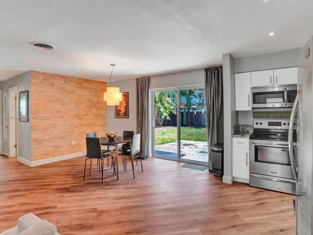 7890 11th St NW, Pembroke Pines, FL 33024