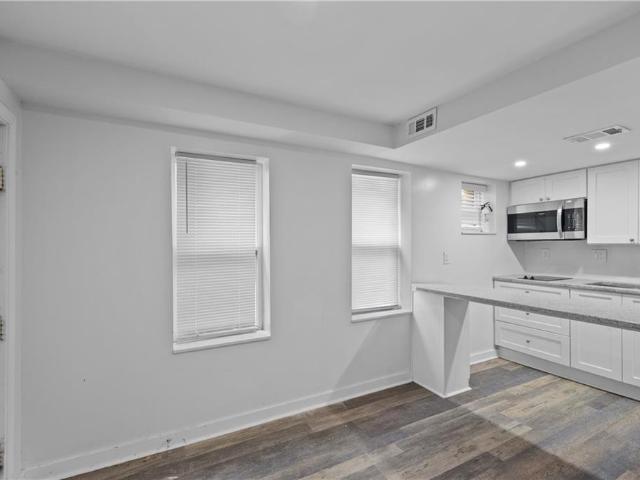 789 Barnett Street NE 4