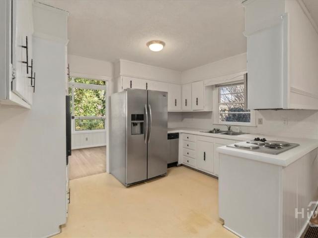 789 Glenn Carrie Road