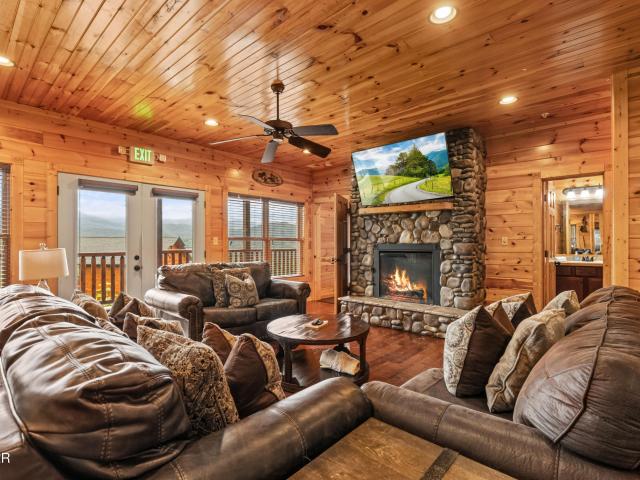 789 Mountain Stream Way