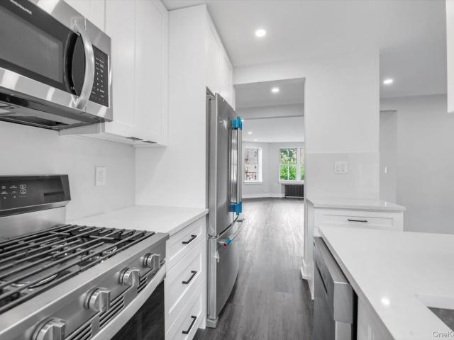 78 06 Main Street 2L
