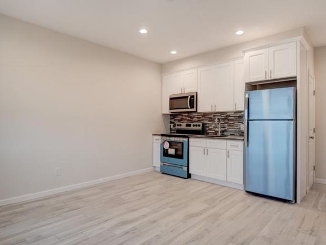 78 13 Metropolitan Ave 1, Flushing, NY