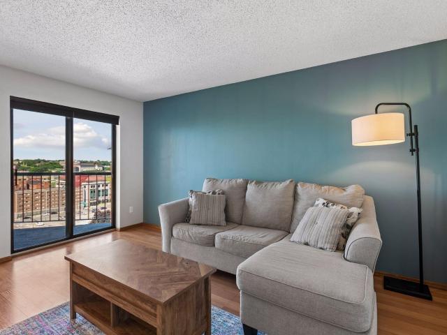 78 10th Street E # 1610