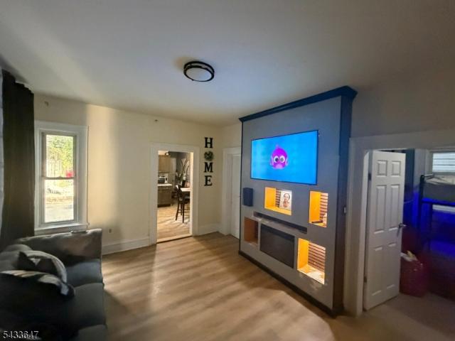 78 16Th Ave