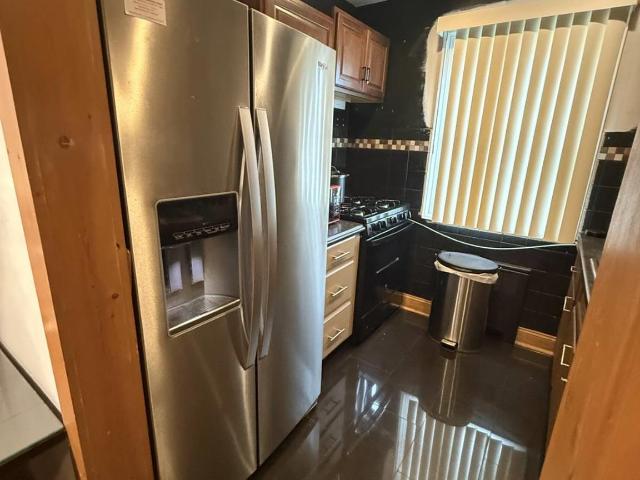 78 27 Springfield Boulevard 7827
