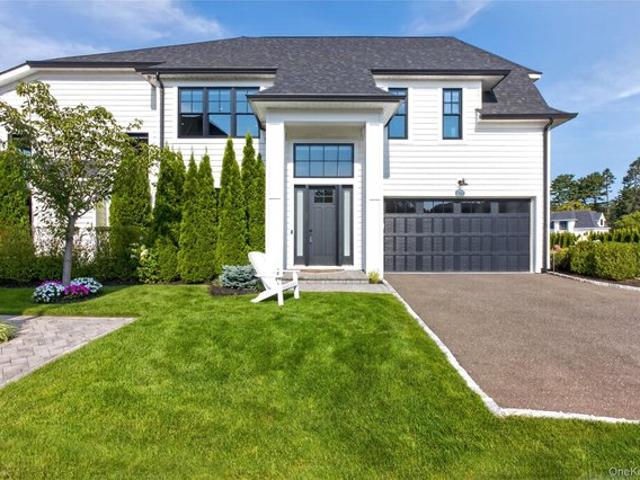 78 Three Ponds Ln E, Woodbury, NY 11797