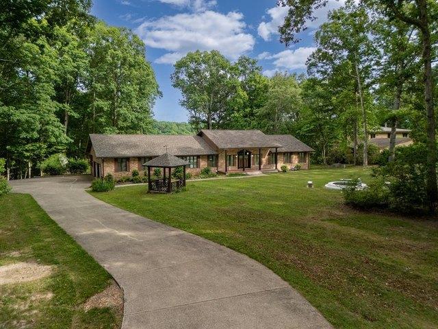 78 Timber Ridge Dr, Beckley, WV 25801
