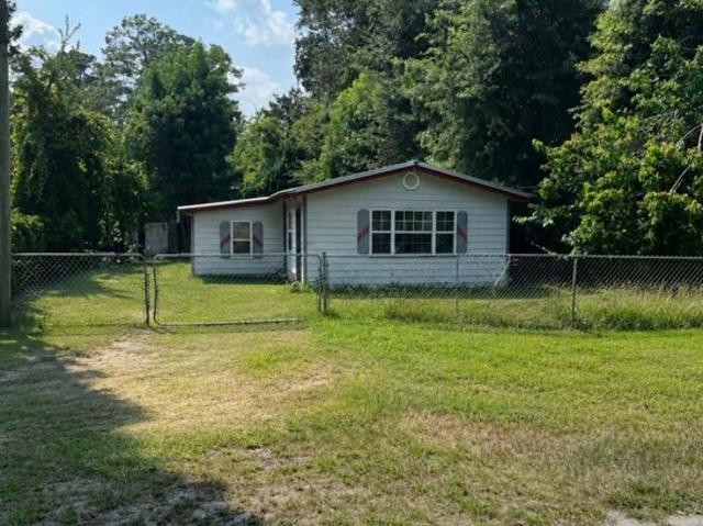 78 Trout St, Woodbine, GA 31569