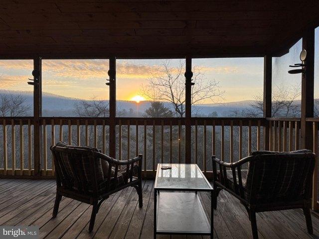 78 Valley View Rd, Lost City, WV 26810