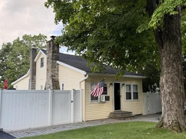 78 Argyle St, Lake Peekskill, NY 10537