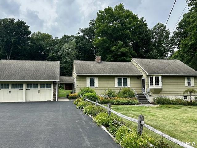 78 Candlewood Lake Rd N, New Milford, CT 06776