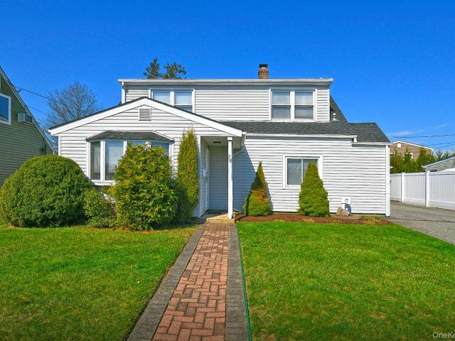 78 Center Ln, Levittown, NY 11756 | MLS #982707