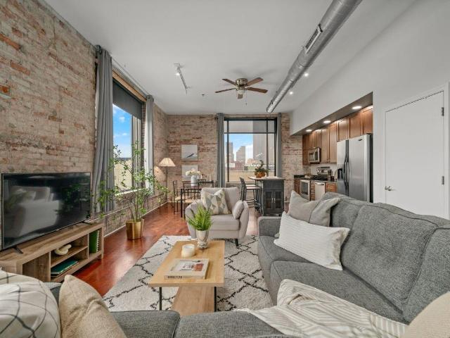 78 E Chestnut Street # 304