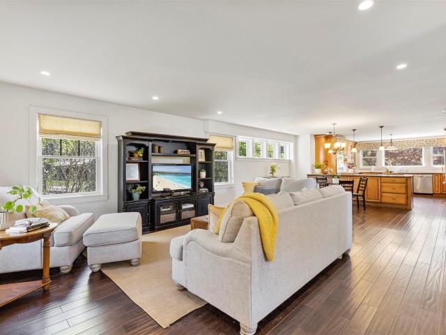 78 E Sunnyside Lane