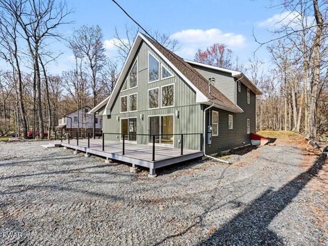 78 E Shore Dr, Hawley, PA 18428