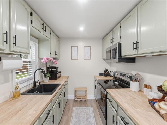 78 Eddy St, Cranston, RI 02920 | MLS #1409 | Compass