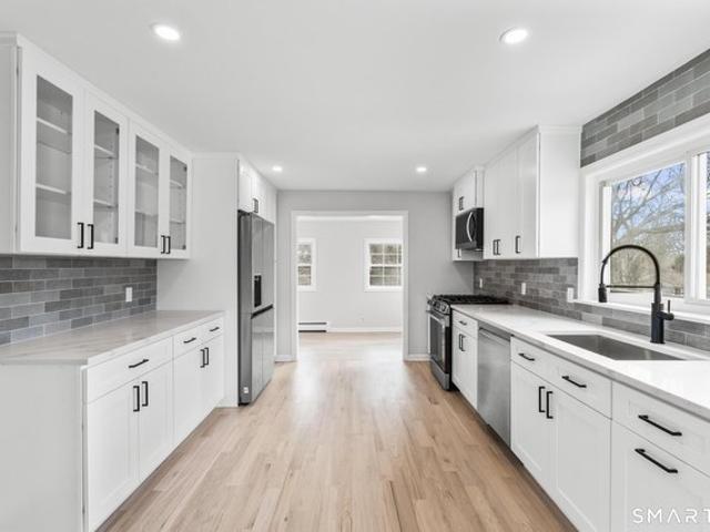 78 Elizabeth Ave, Stamford, CT 06907