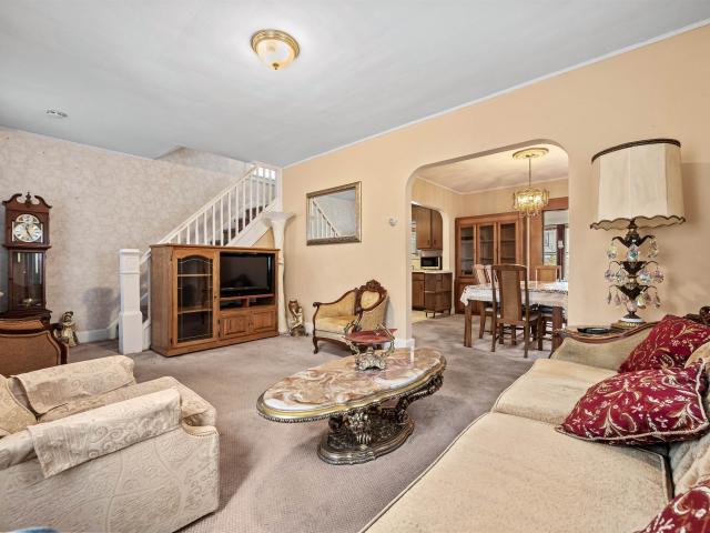 78 Floyd Ave