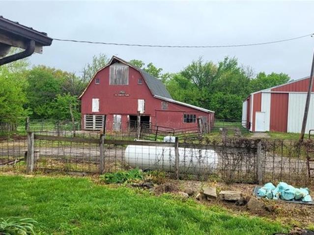 78 Frank Ln, Hillsboro, IL 62049