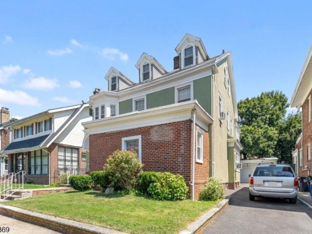 78 Girard Pl