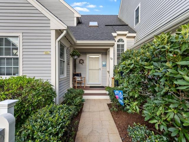78 Gold Leaf Ln E, Mashpee, MA 02649
