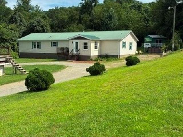 78 Joines St, Sparta, NC 28675