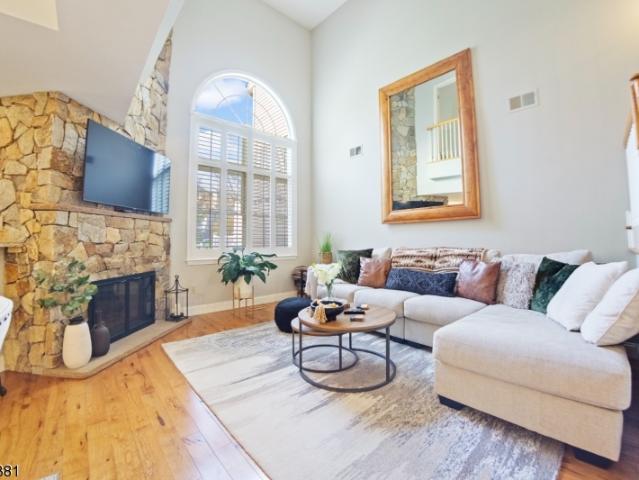 78 Kent Dr
