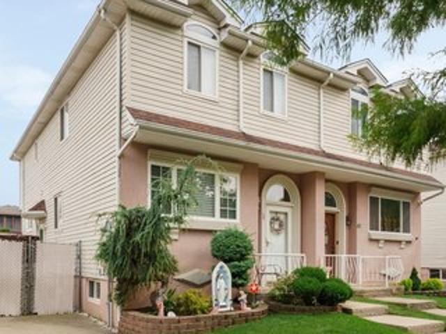 78 Kennington St, Staten Island, NY 10308