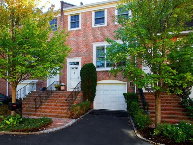 78 Marjorie Ct, Manhasset, NY 11030