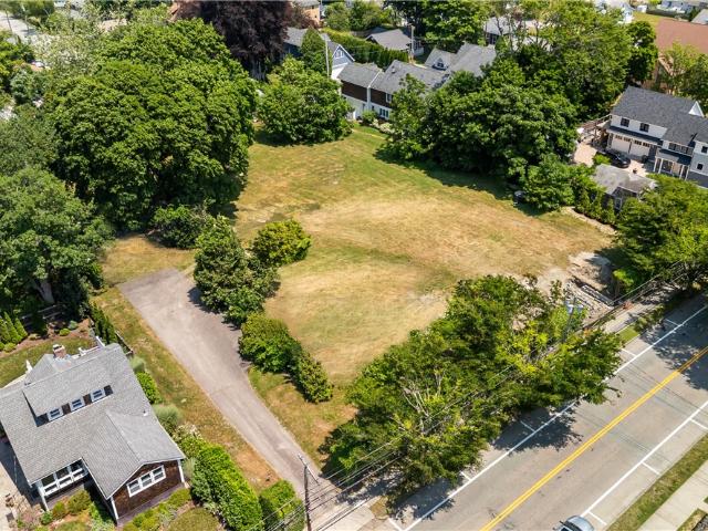 78 Narragansett Avenue