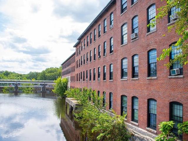 78 Oak St, Woonsocket, RI 02895