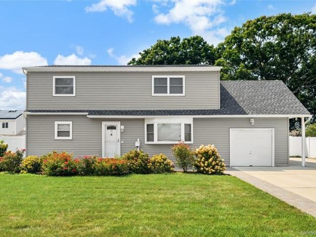 78 Osceola Ave, Deer Park, NY 11729