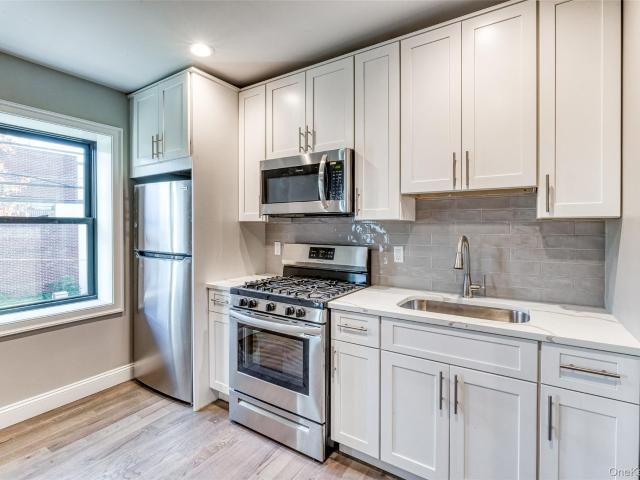 78 Roslyn Road 205