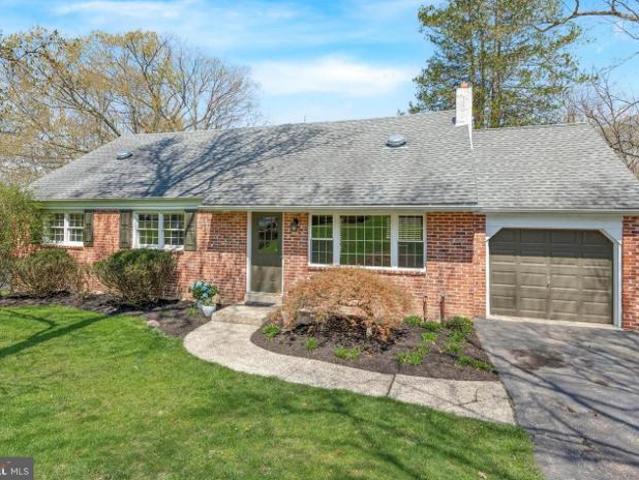 78 Skyline Dr, Audubon, PA 19403