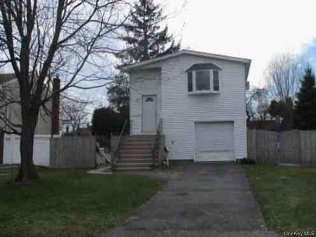 78 Stowe Ave, Babylon, NY 11702