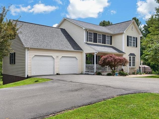 78 Stone Brook Dr, Galax, VA 24333