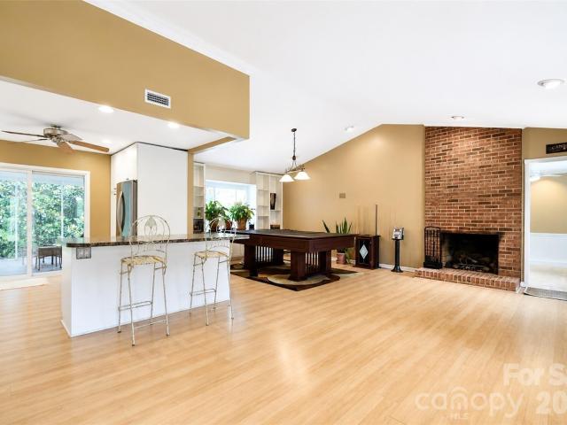 7904 Saddleview Court