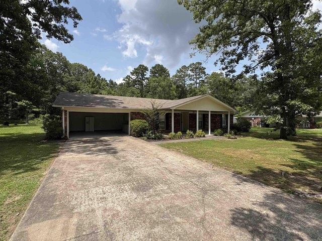 7905 N Pinewood Dr, Pine Bluff, AR 71603