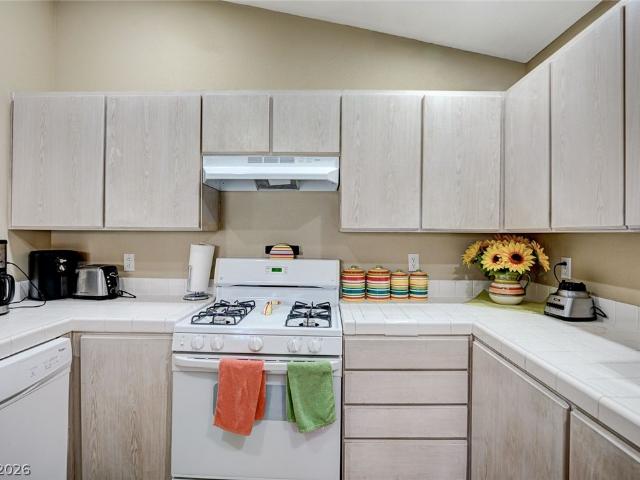 7905 Lago Vista Ln, Unit 203, Las Vegas, NV 89145 | MLS #2785